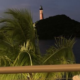 TOPSIDE AT THE BEACON - Updated May 2025 - 156 Photos & 118 Reviews ...