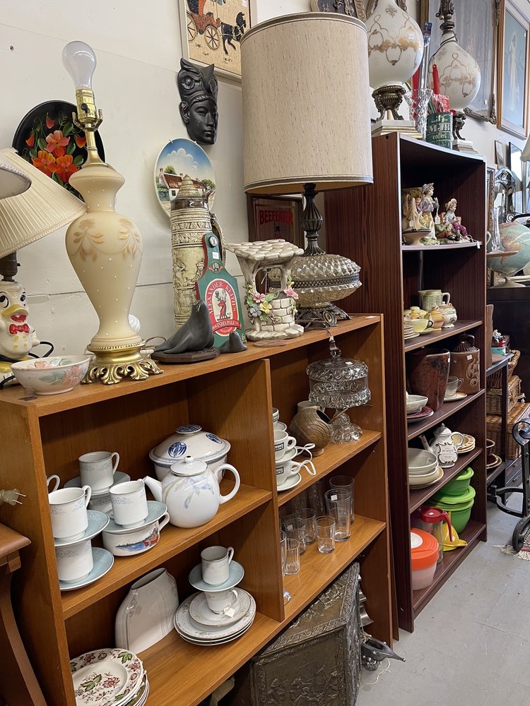 ANTIQUE ALLEY - ANTIQUE COLLECTABLES & MOVIE PROPS - Updated March 2025 ...