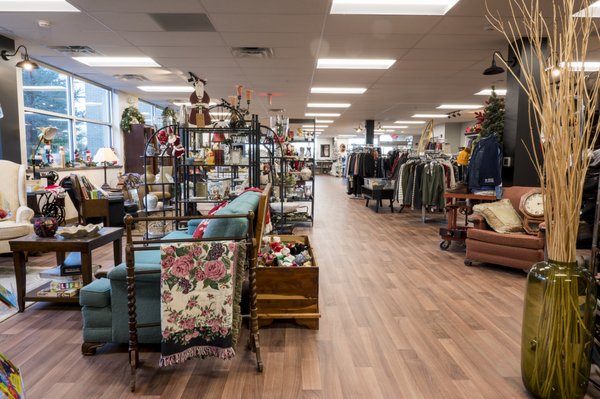 THE WHITE RABBIT THRIFT BOUTIQUE - Updated January 2026 - 555 S Center ...