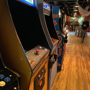 BARFLYY RETRO BAR AND ARCADE - 36 Photos & 32 Reviews - 100 E Erie St ...