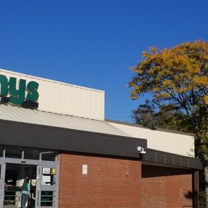 RENYS - Updated June 2025 - 21 Reviews - 107 Wells Plz, Wells, Maine ...