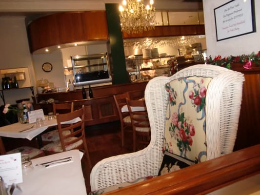 ROOM WITH ROSES - Updated June 2025 - Gallery Level, 117 Adelaide ...