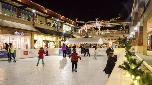 REDMOND TOWN CENTER - Updated January 2026 - 285 Photos & 101 Reviews ...