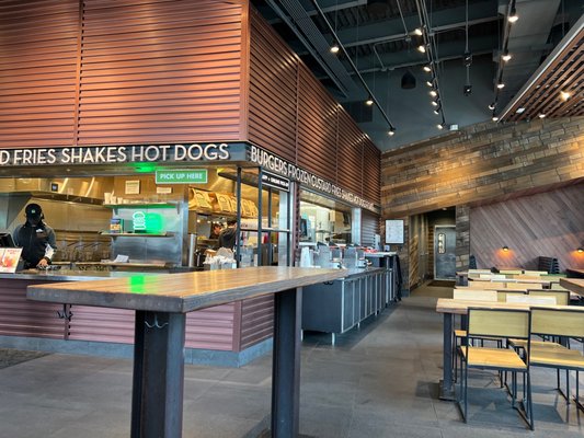 SHAKE SHACK LEXINGTON - Updated October 2025 - 243 Photos & 236 Reviews ...