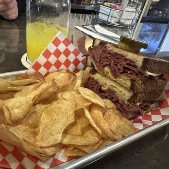 HOPS & HOGS COUNTRY SMOKEHOUSE - Updated March 2025 - 76 Photos & 67 ...