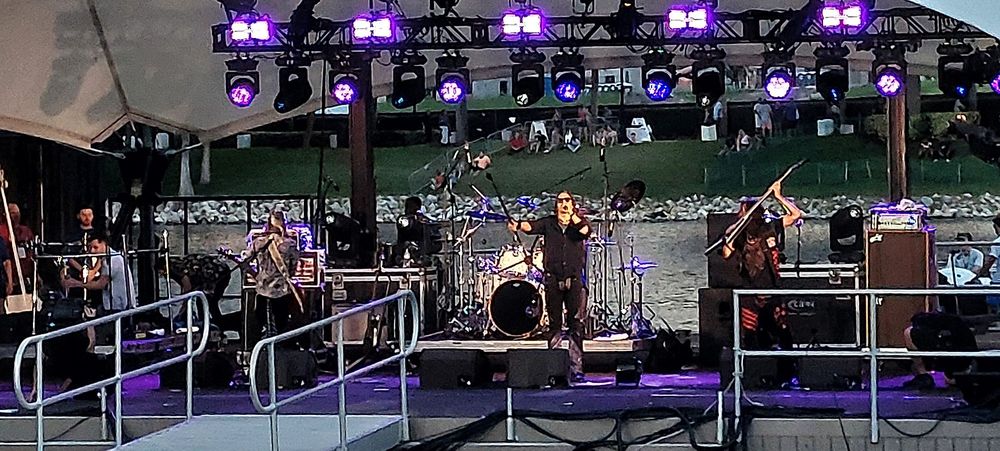 RED HOT & BOOM - Updated December 2025 - 67 Photos - 274 Cranes Roost ...