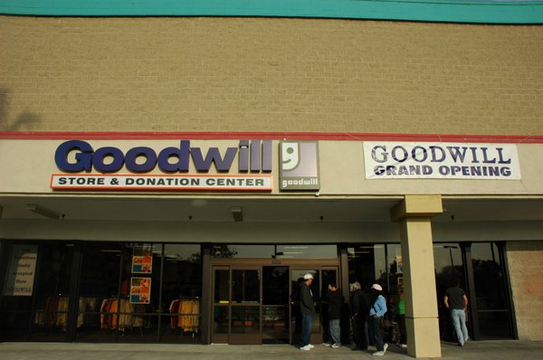 GOODWILL SOUTHERN CALIFORNIA RETAIL STORE & DONATION CENTER - Updated ...