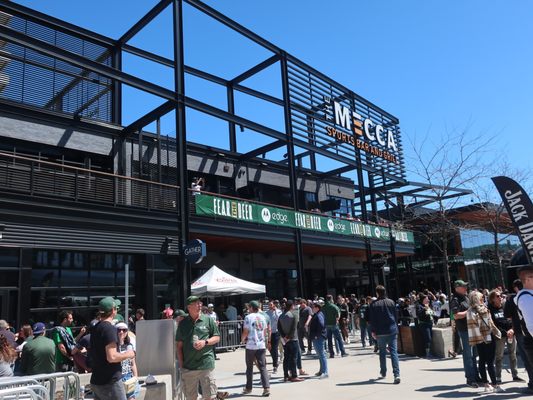 THE MECCA SPORTS BAR AND GRILL - Updated August 2024 - 175 Photos & 158 ...