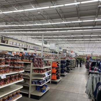 FLEET FARM - Updated August 2025 - 21 Reviews - 1001 Industrial St ...