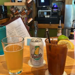 12 SOUTH TAPROOM & GRILL - 181 Photos & 371 Reviews - 2318 12th Ave S ...
