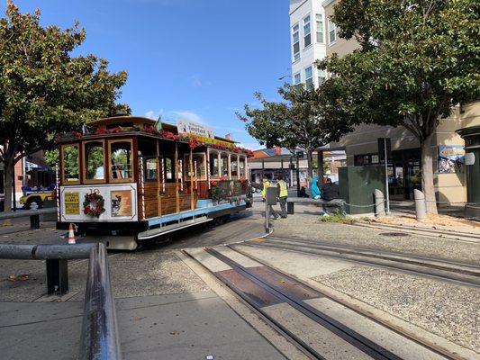 POWELL & MASON CABLE CAR TURNAROUND - 2350 Taylor St, San Francisco ...