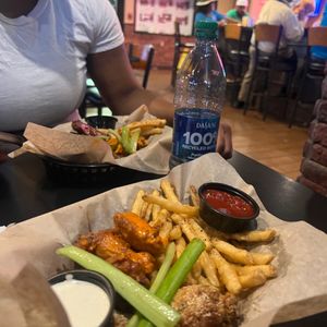 NATIVE GRILL & WINGS - 129 Photos & 335 Reviews - 1301 E. Broadway Rd ...
