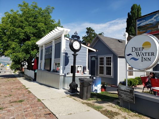 DEEP WATER INN & BRUNCH BOX - Updated October 2025 - 531 E Woodin Ave ...