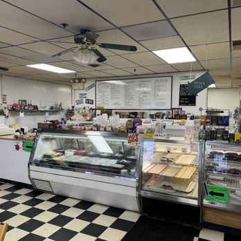 NEW YORK DELI - Updated January 2025 - 35 Photos & 80 Reviews - 122 ...
