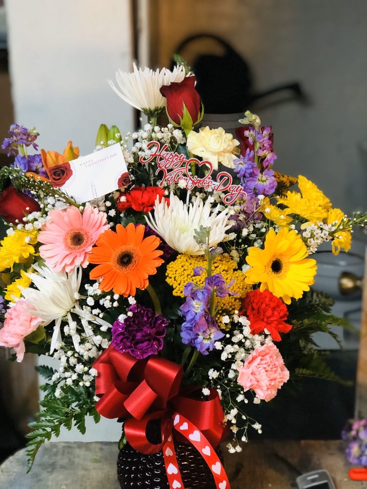 SPRING GARDEN FLOWERS - Updated July 2025 - 36 Photos - 1209 Ridge Ave ...