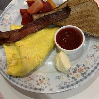 LUCILLE - Updated July 2024 - 233 Photos & 193 Reviews - 1218 H St ...