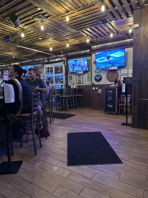 THIRSTY MOOSE TAPHOUSE - EXETER - Updated July 2025 - 42 Photos & 153 ...