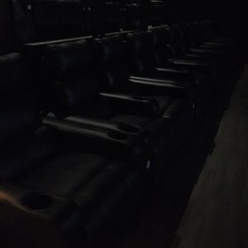 LANDMARK CINEMAS - 10 Photos & 26 Reviews - 75 Consumers Drive, Whitby ...