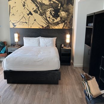 HOLMAN RIVERFRONT PARK HOTEL SALEM,TAPESTRY COLLECTION BY HILTON ...