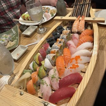 MAHZU SUSHI BAR & RESTAURANT - Updated December 2025 - 272 Photos & 195 ...