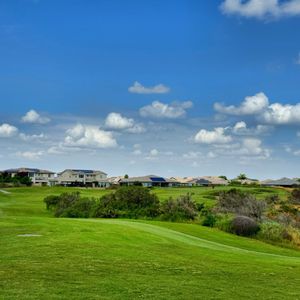 MULLIGANS SPORTS BAR & GOLF CLUB - Updated August 2025 - 49 Photos & 13 ...