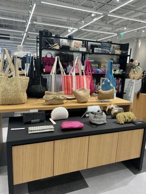 BLOOMIE’S BY BLOOMINGDALE’S - Updated December 2025 - 18 Photos - 2604 ...
