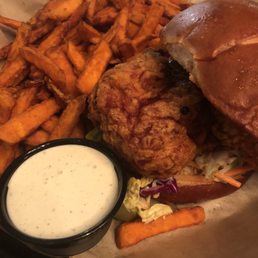 THE HOWE DAILY KITCHEN & BAR - Updated October 2025 - 358 Photos & 413 ...