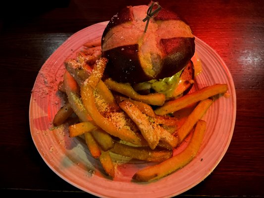 COWBELL BURGER & WHISKEY BAR - 712 Photos & 811 Reviews - 201 N Tryon ...