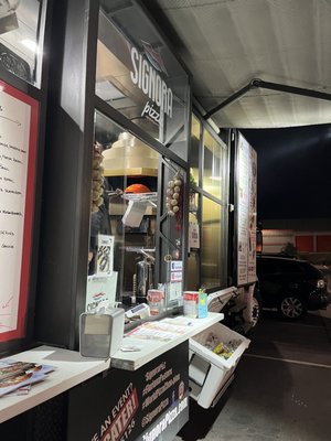 SIGNORA PIZZA - 98 Photos & 38 Reviews - 3850 S Town Center Dr, Las ...