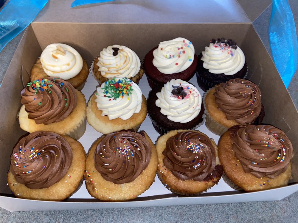 THE RIBBON BOX CAKERY & GIFTS - 17 Photos & 32 Reviews - 121 E 5th St ...