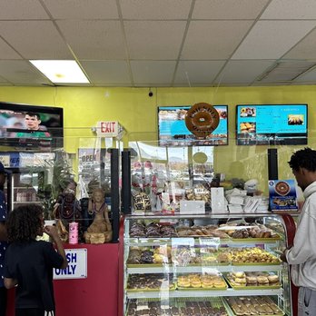 FRIENDLY DONUT HOUSE - 517 Photos & 423 Reviews - 856 S Boulder Hwy ...