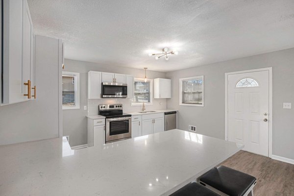 PAOLA LOPEZ - 1ST CLASS REAL ESTATE - Contact Agent - 21 Photos ...