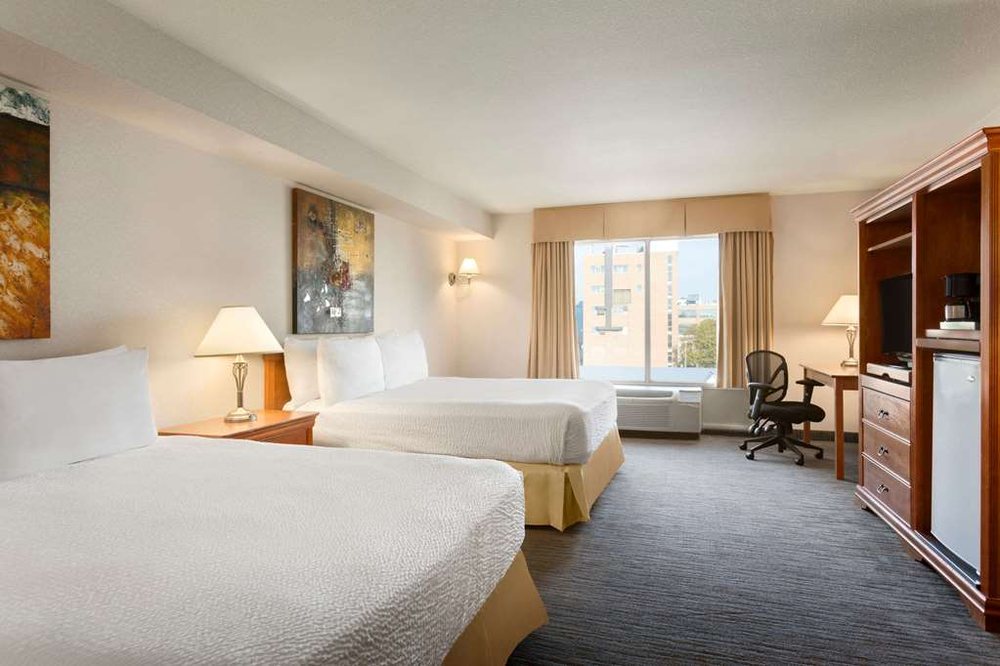 DAYS INN & SUITES BY THE FALLS - 59 Photos & 39 Reviews - Hotels - 5068 ...