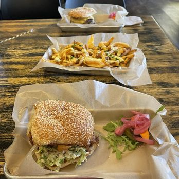 ROAD RUNNER - Updated December 2025 - 39 Photos & 61 Reviews - 4961 ...