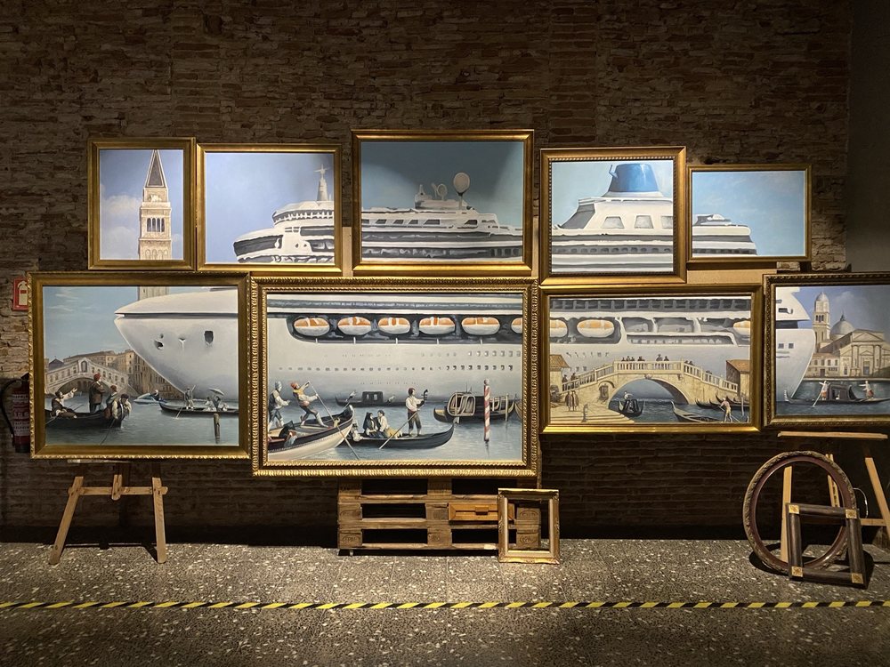 MUSEO BANKSY - Updated December 2024 - 51 Photos - Calle Trafalgar ...