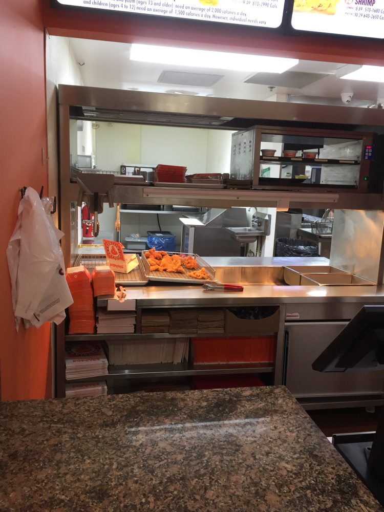 POPEYES LOUISIANA KITCHEN - Updated December 2024 - 550 Fennell Avenue ...