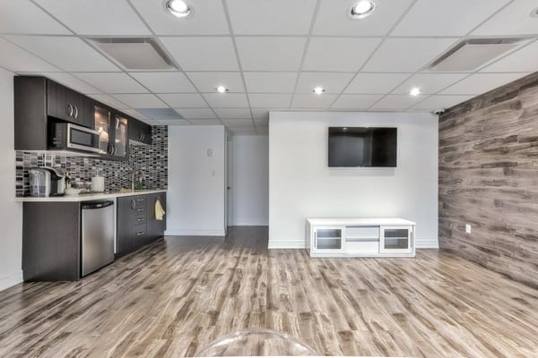 CUSTOMEYES - Updated October 2025 - 20 Photos - 2901 Markham Road ...