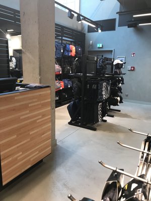 ADIDAS STORE - 19 Photos & 15 Reviews - Tauentzienstr. 15, Berlin ...