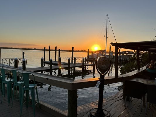 HIDDEN TREASURE RUM BAR & GRILL - Updated May 2025 - 698 Photos & 484 ...