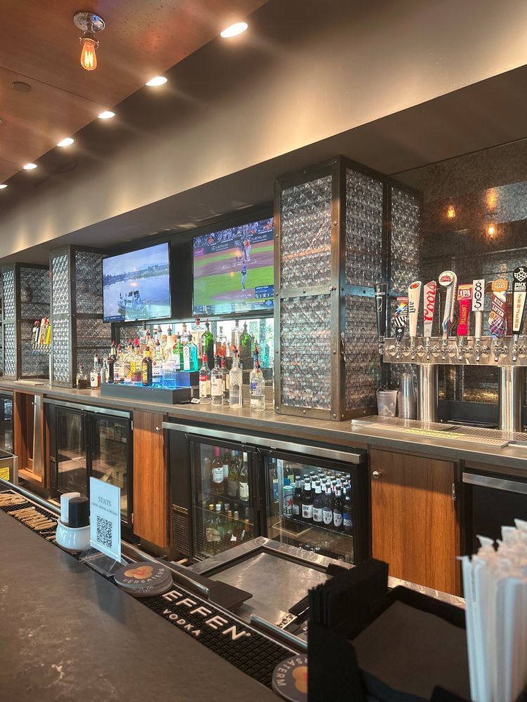 STATS SPORTS GRILL - Updated February 2025 - 43 Photos & 37 Reviews ...