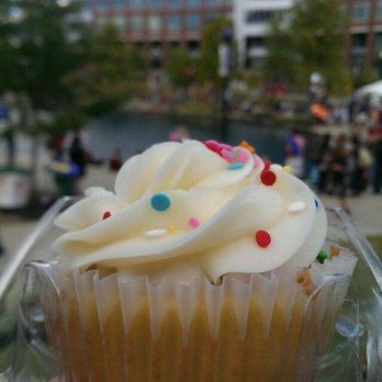 THE FLYING CUPCAKE - Updated July 2024 - 166 Photos & 214 Reviews - 423 ...