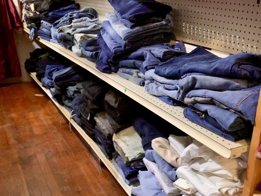 HANDS 2 HANDS THRIFT STORE - Updated August 2025 - 30 Photos - 6007 ...