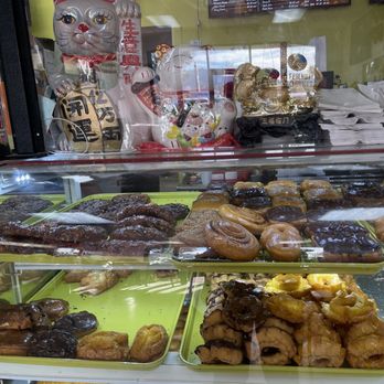 FRIENDLY DONUT HOUSE - 517 Photos & 423 Reviews - 856 S Boulder Hwy ...