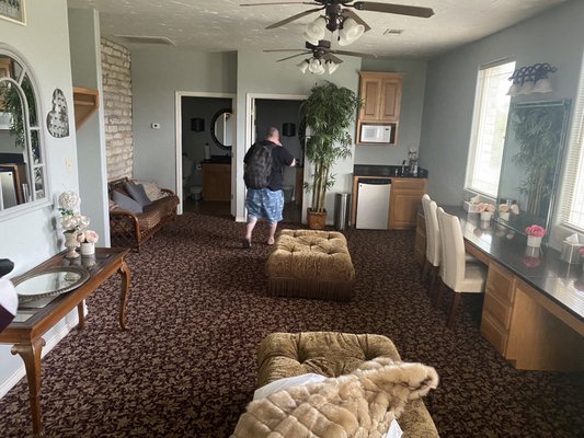 TENROC RANCH - Updated November 2025 - 13 Photos - 5471 Thomas Arnold ...