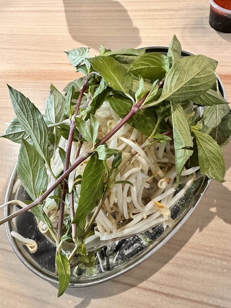 THE PHO SPOT - Updated June 2025 - 64 Photos & 38 Reviews - 7995 Blue ...