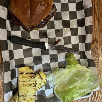 FAMOUS DAVE’S BAR-B-QUE - Updated June 2025 - 156 Photos & 203 Reviews ...