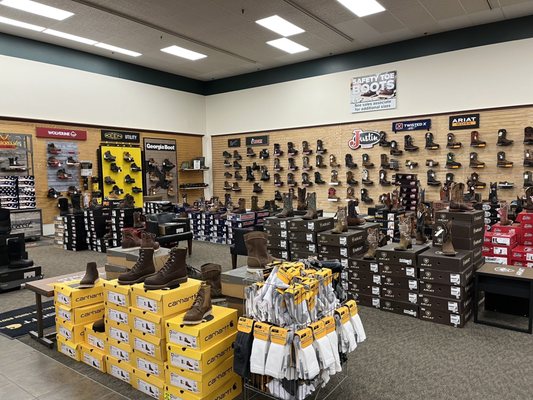 JAX LOVELAND OUTDOOR GEAR, FARM & RANCH - Updated October 2025 - 10 Photos & 44 Reviews - 950 E ...