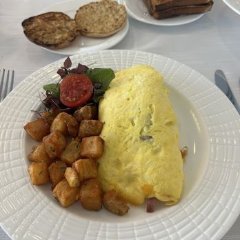 ASTOR COURT - Updated December 2025 - 208 Photos & 102 Reviews - 2 E ...