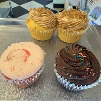 THE FLYING CUPCAKE - Updated October 2025 - 178 Photos & 228 Reviews ...