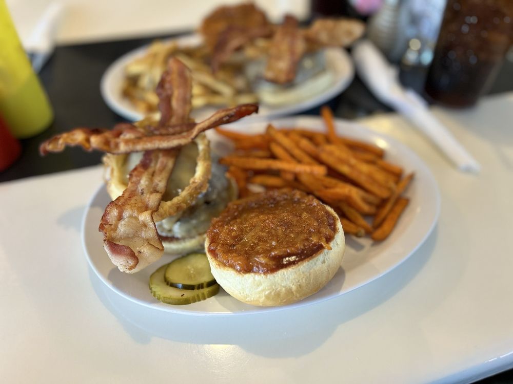 UPSCALE RIO - Updated July 2024 - 61 Photos & 58 Reviews - 1520 Deborah ...